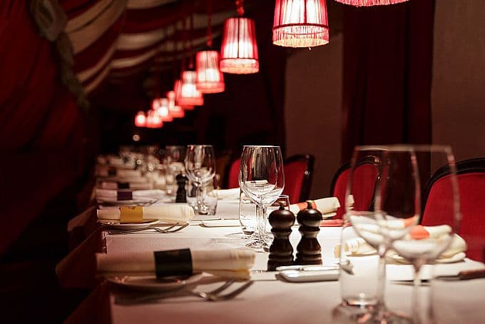 Le Rouge satsar på stans senaste sittning – Thatsup