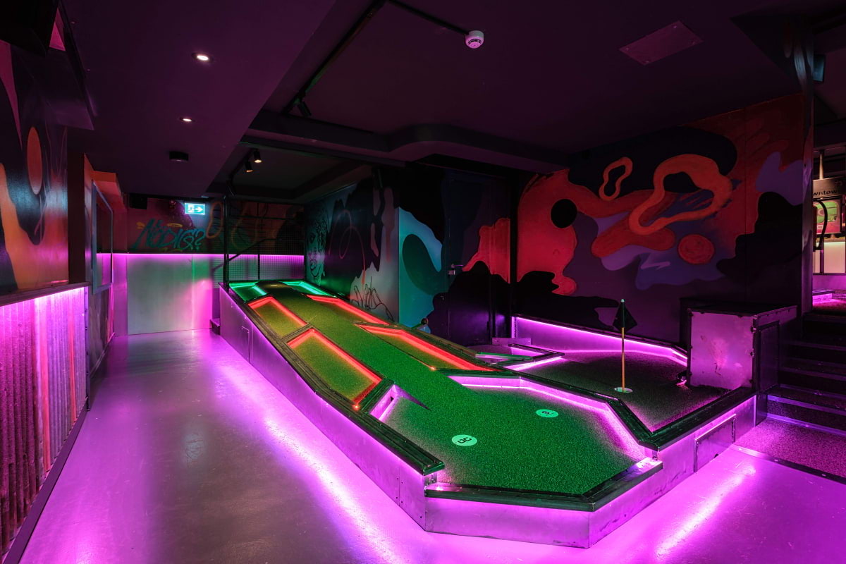Underground Golf Club – Activity, Pizza place – Centrum, Gothenburg