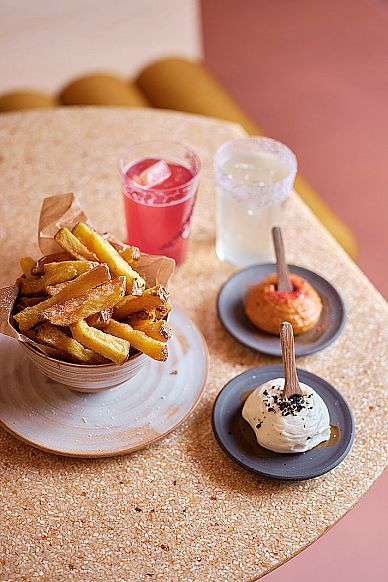 Pom Friterie – Restaurang med streetfood, Cocktailbar – City/Norrmalm ...