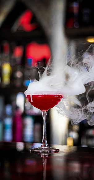 Where to Go for a Drink in Victoria – The 12 Best Victoria Bars