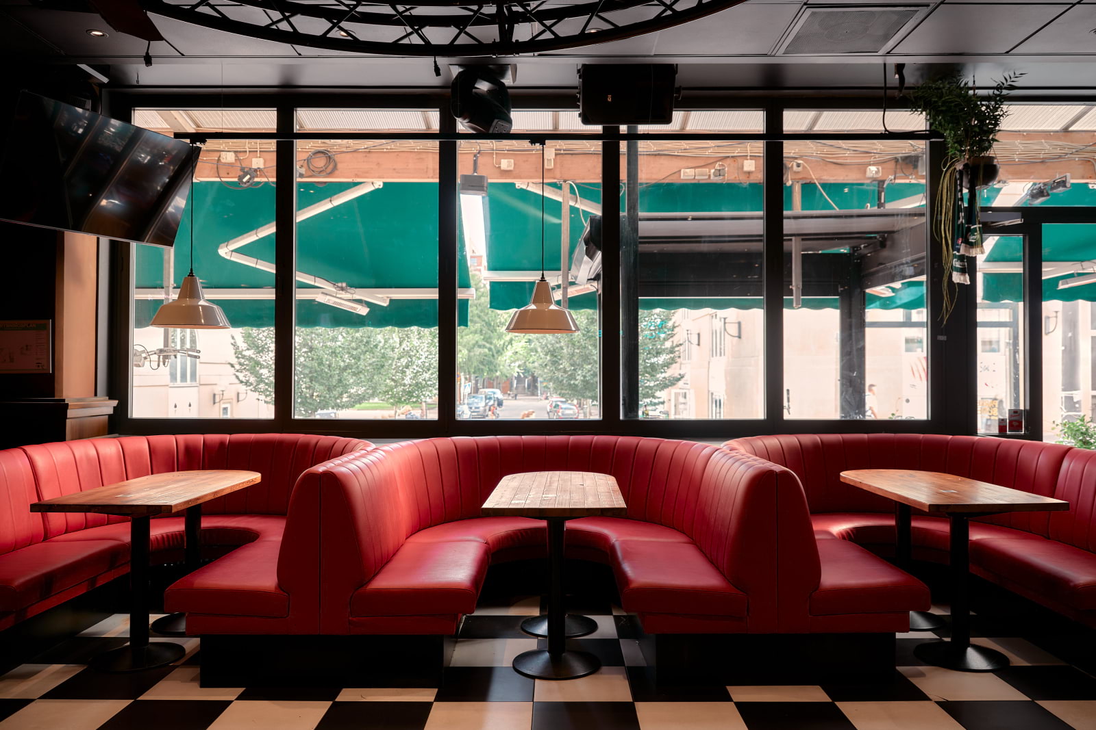 Här kan du sjunga karaoke i Stockholm - Bästa karaokebarerna