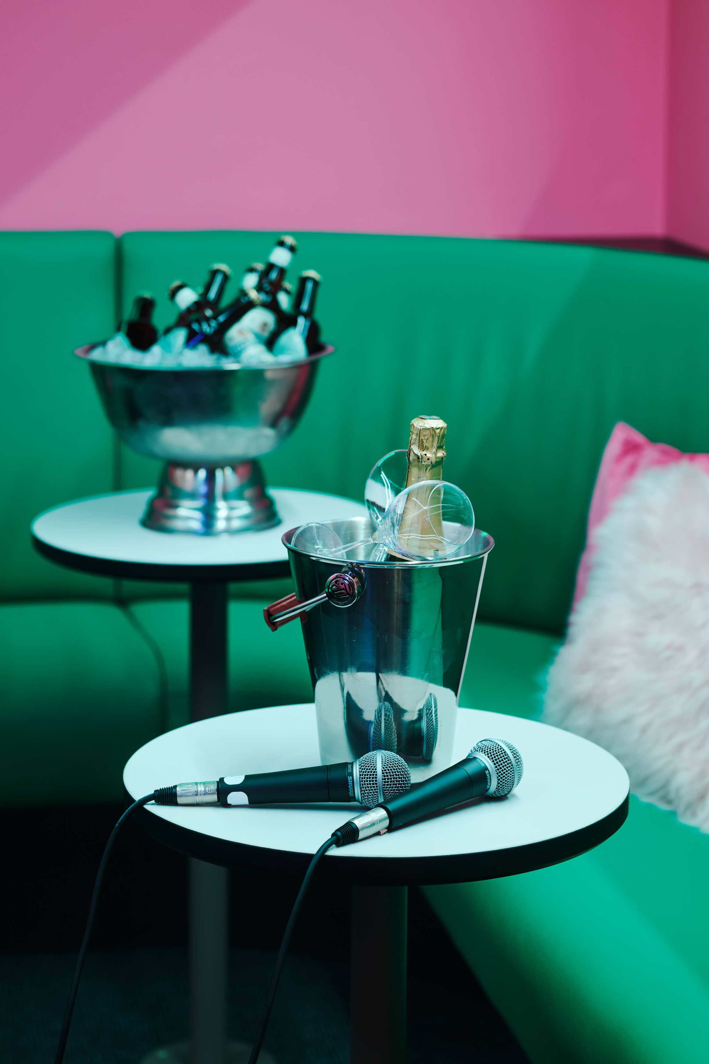 Här kan du sjunga karaoke i Stockholm - Bästa karaokebarerna