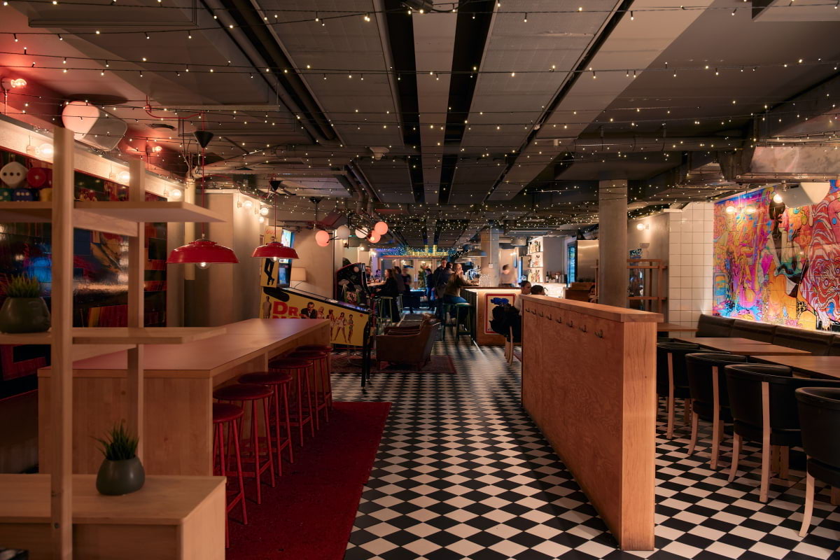 Tilt – Restaurant, Cocktail Bar, Shuffleboard, Pool & Darts