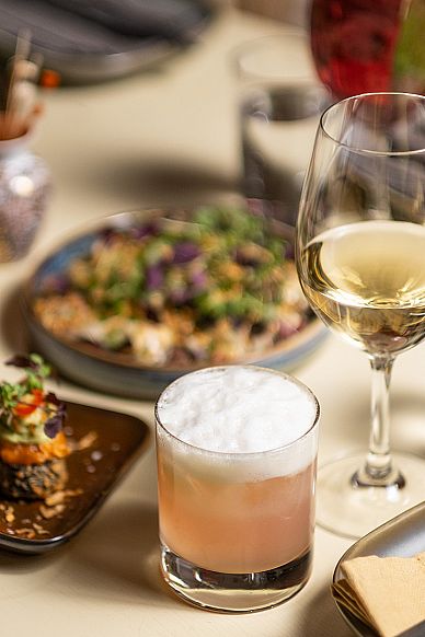 Tant Anton i Stan – Restaurang som serverar smårätter, Cocktailbar ...